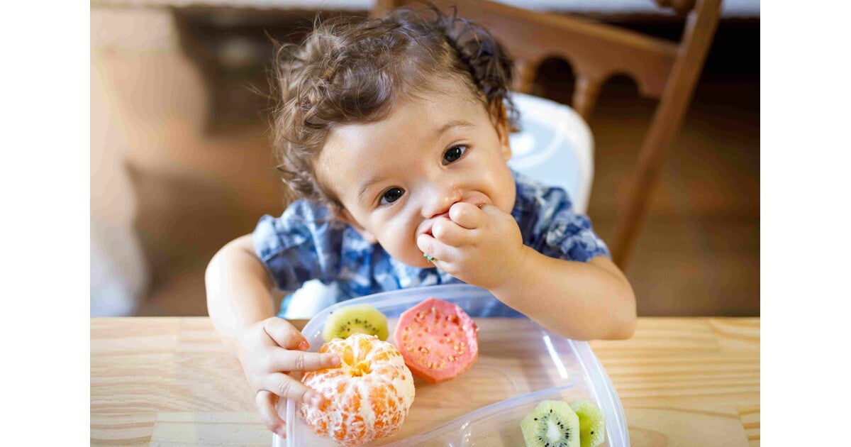Snacks adecuados en la alimentación sana de tu bebé | Nestlé FamilyNes