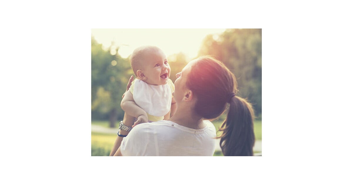 Importancia de los baños de sol para bebés | Nestlé FamilyNes